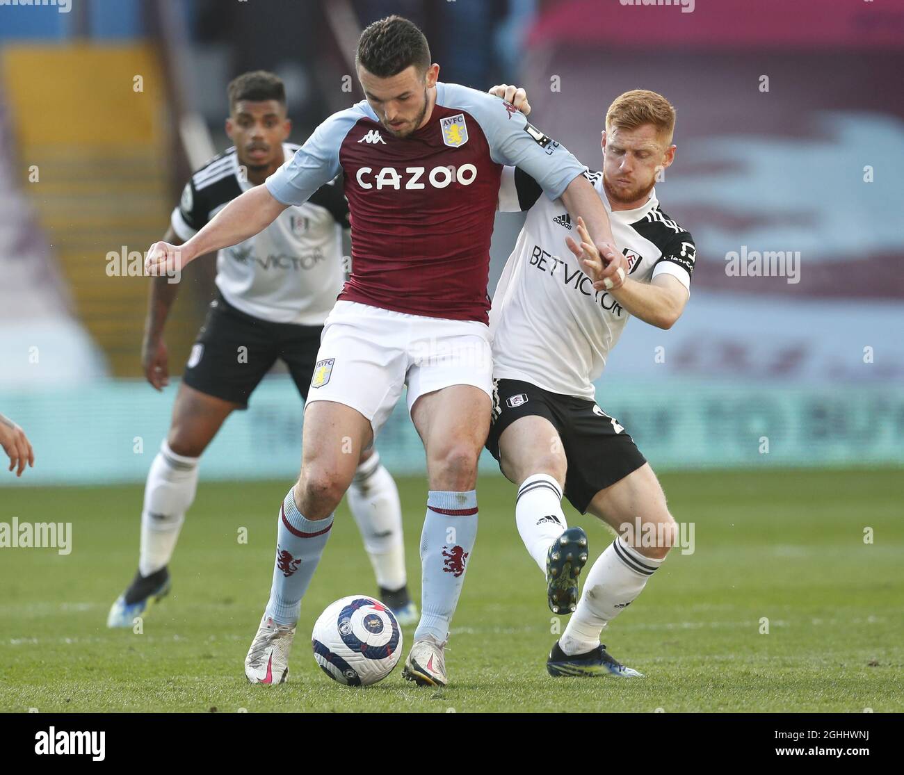 Harrison Reed of Fulham (R) vies with John McGinn of Aston Villa during ...