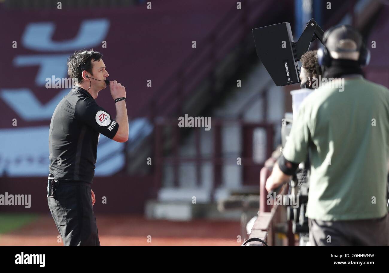 Andrew madley premier league hi-res stock photography and images - Alamy