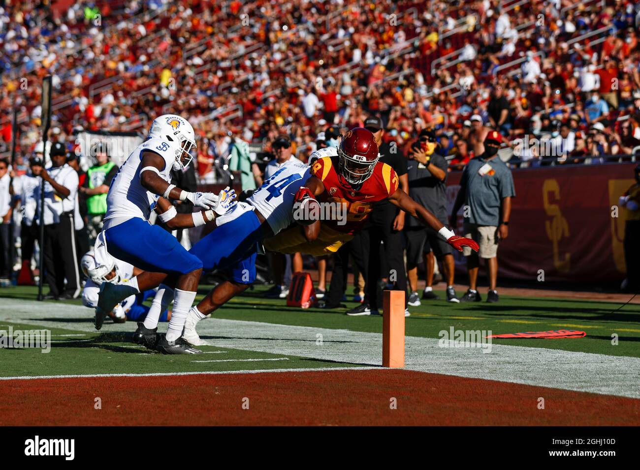 End zone football field hi-res stock photography and images - Alamy