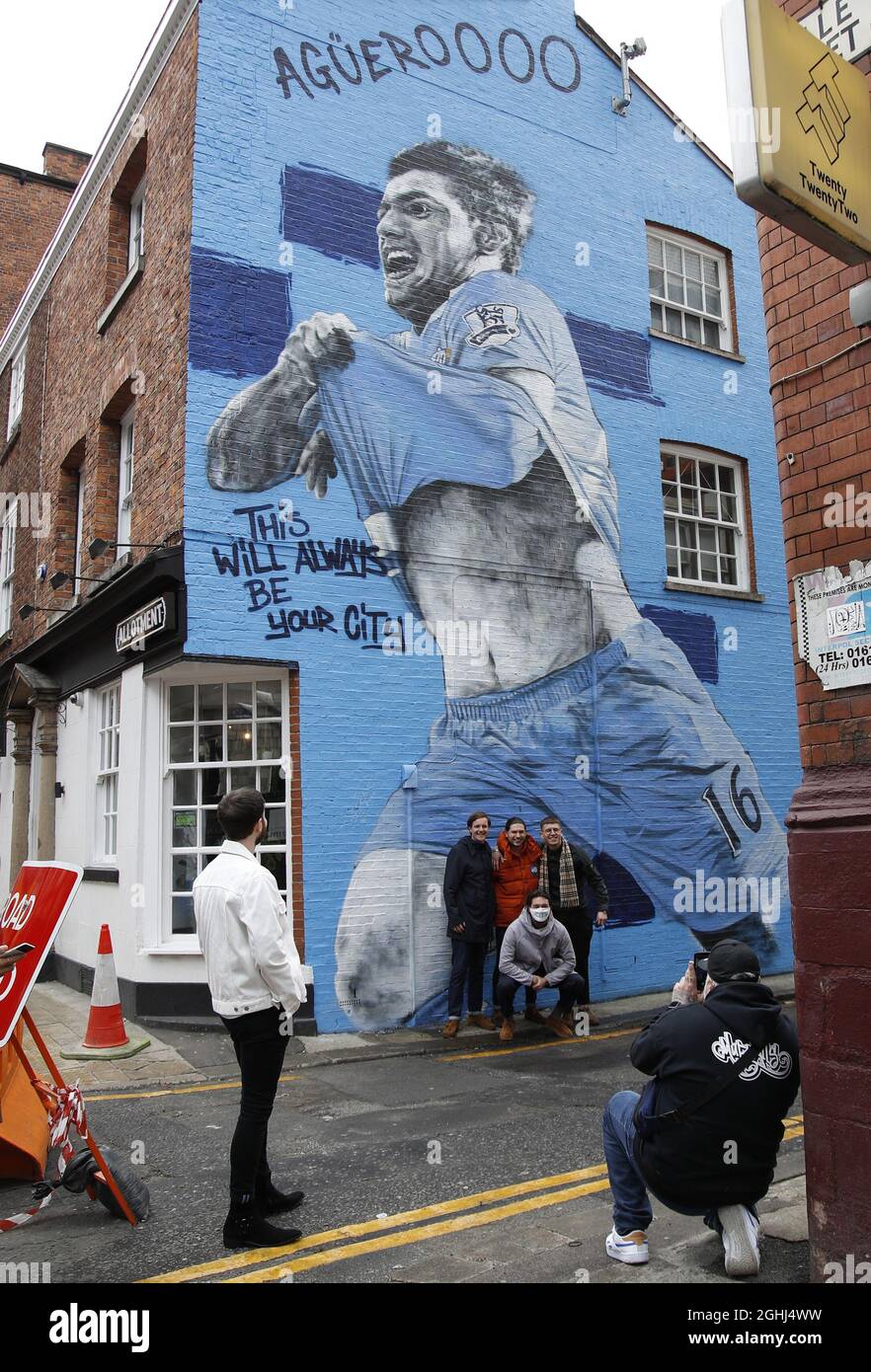 Football mural aguero hi-res stock photography and images - Alamy