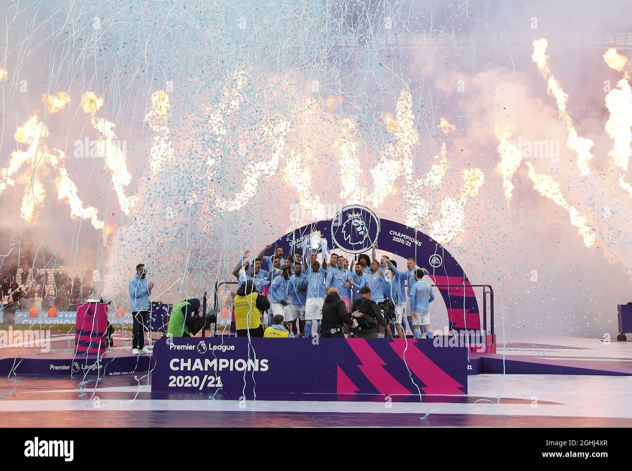 Premier league trophy 2021 england hi-res stock photography and images ...