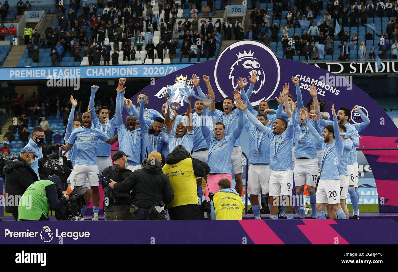 Premier league trophy 2021 england hi-res stock photography and images ...