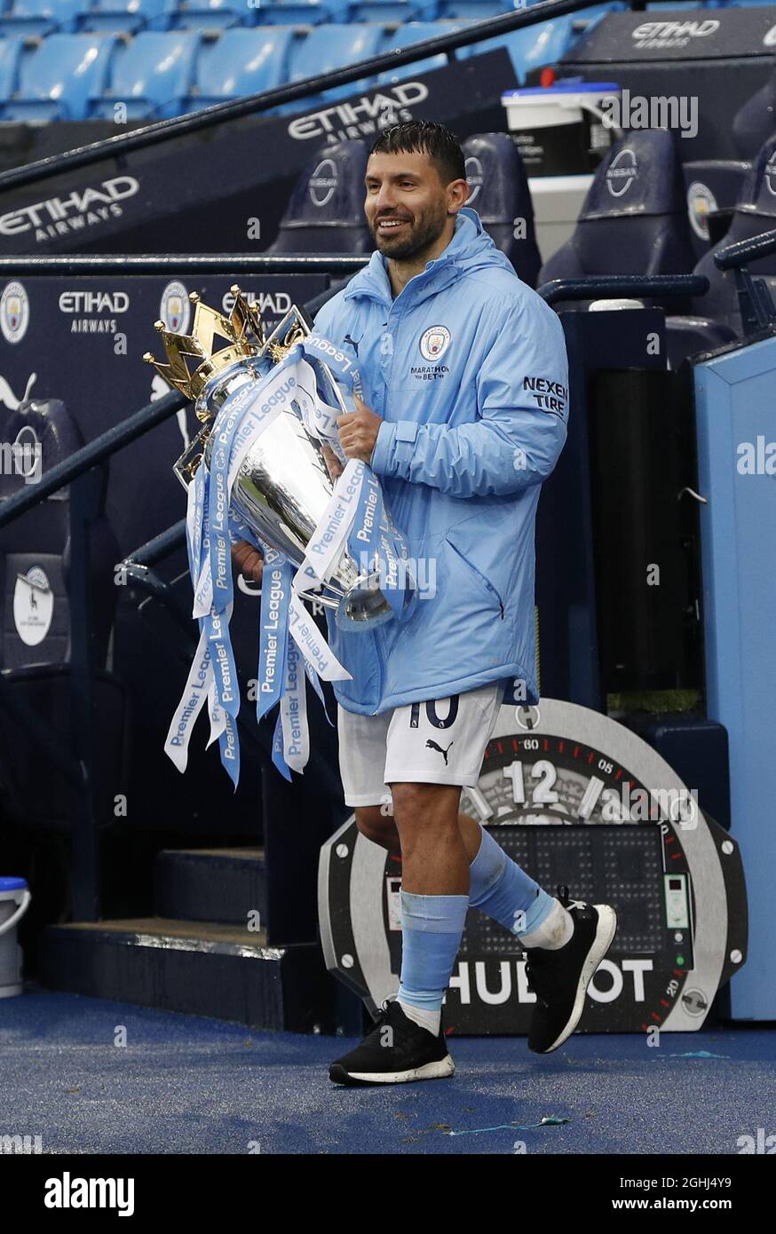 Premier league trophy 2021 england hi-res stock photography and images ...