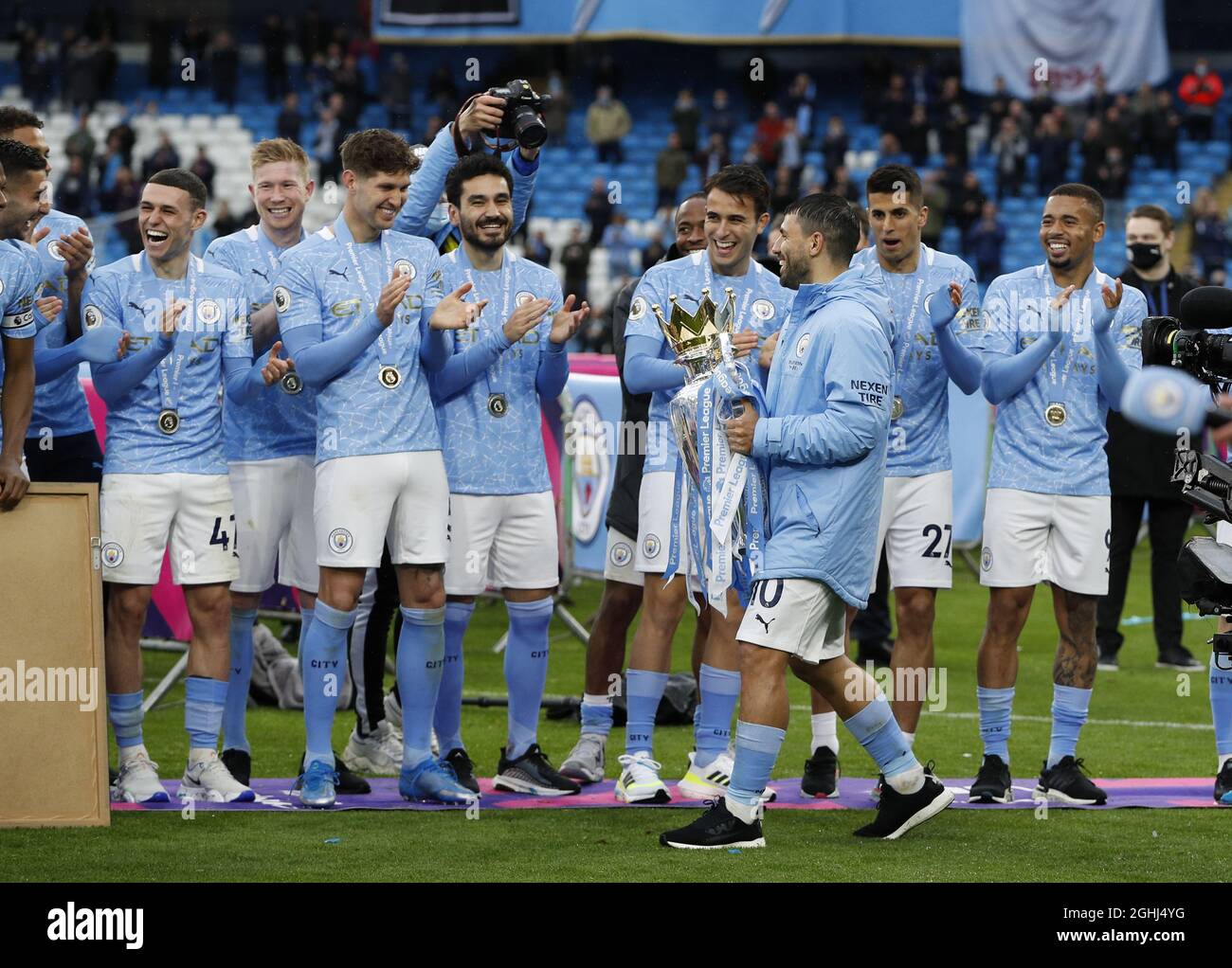Premier league trophy 2021 england hi-res stock photography and images ...