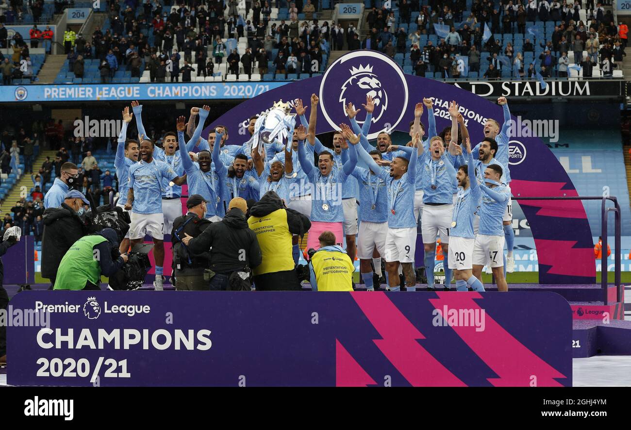 Premier league trophy 2021 england hi-res stock photography and images ...
