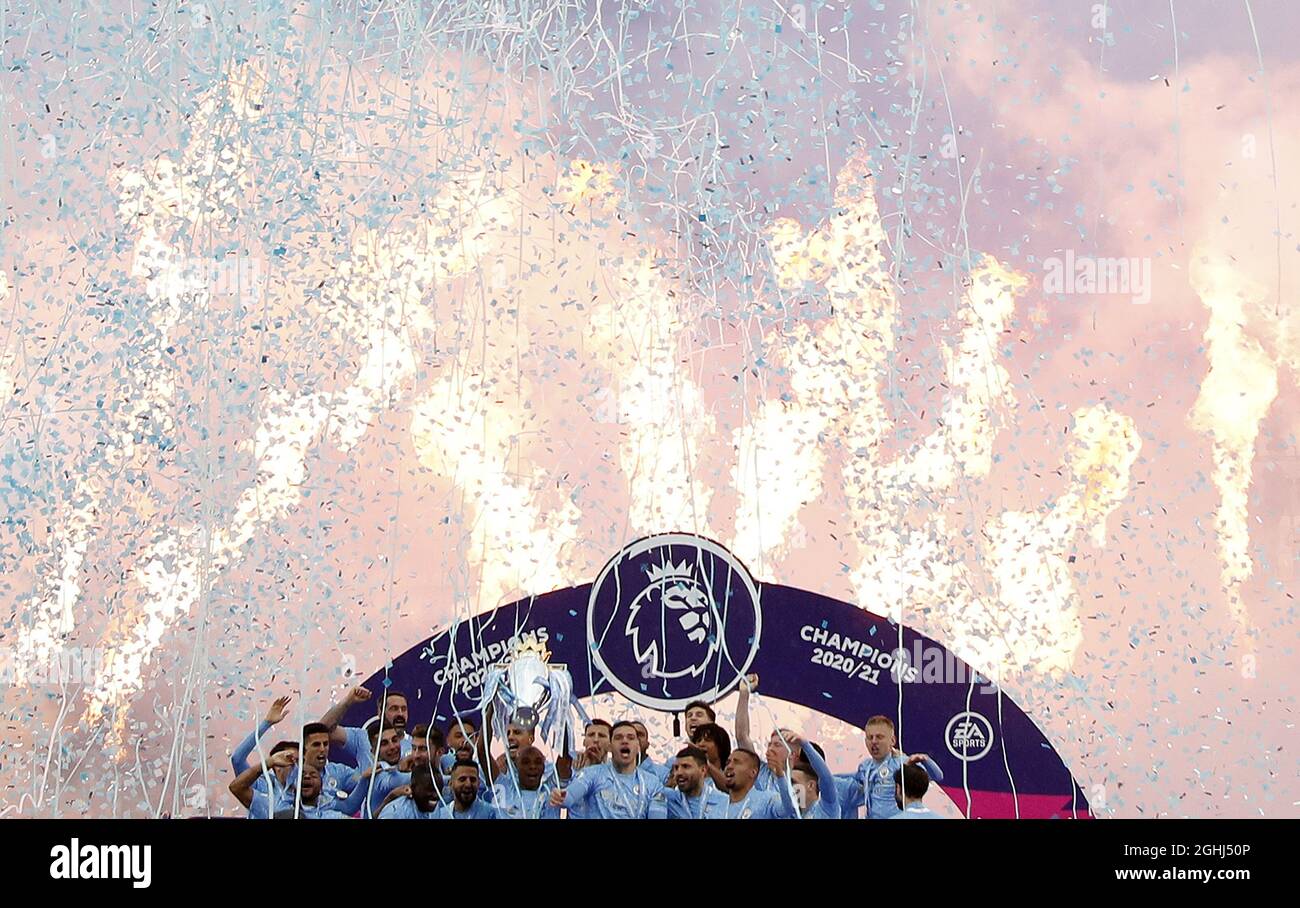 Premier league trophy 2021 england hi-res stock photography and images ...