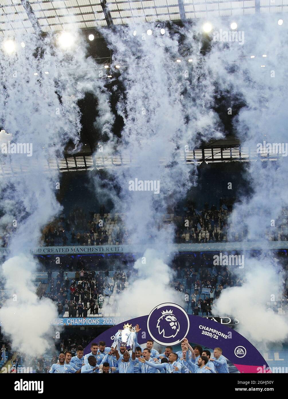 Premier league trophy 2021 england hi-res stock photography and images ...