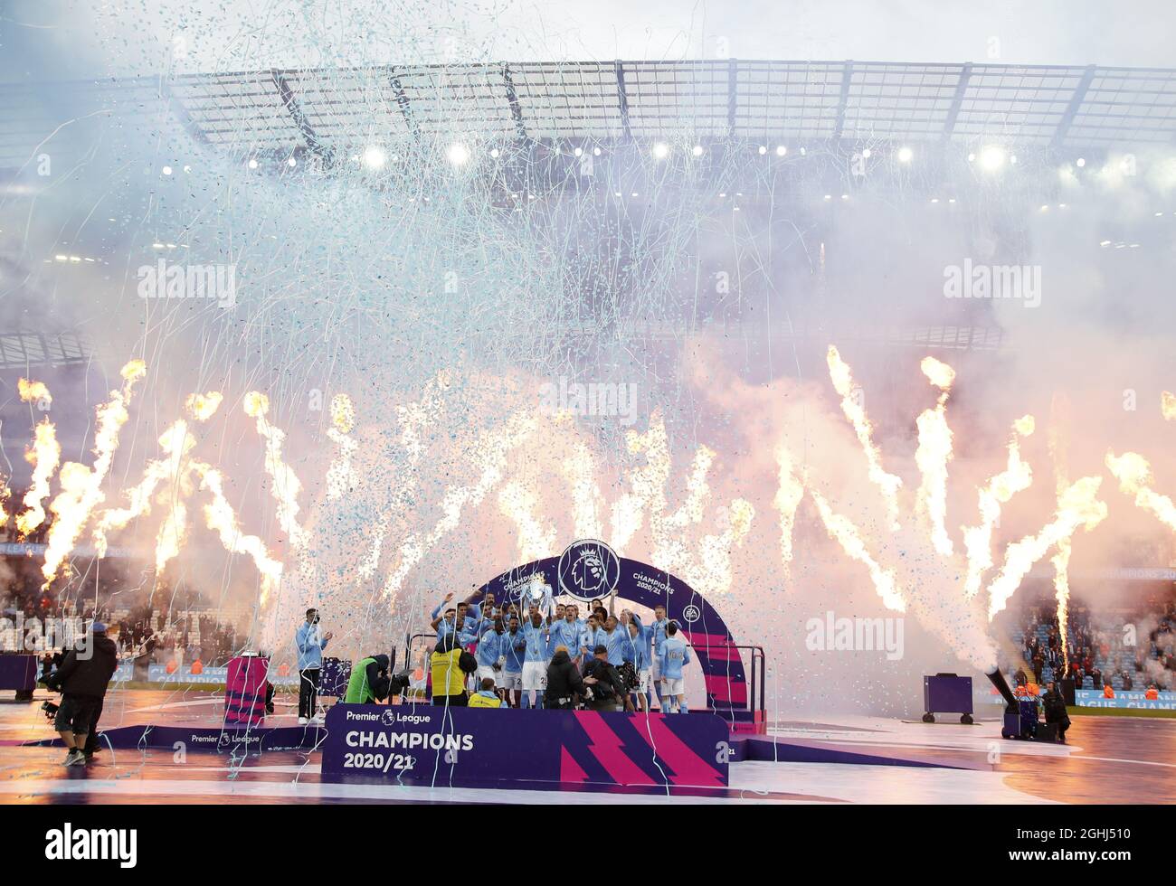 Premier league trophy 2021 england hi-res stock photography and images ...