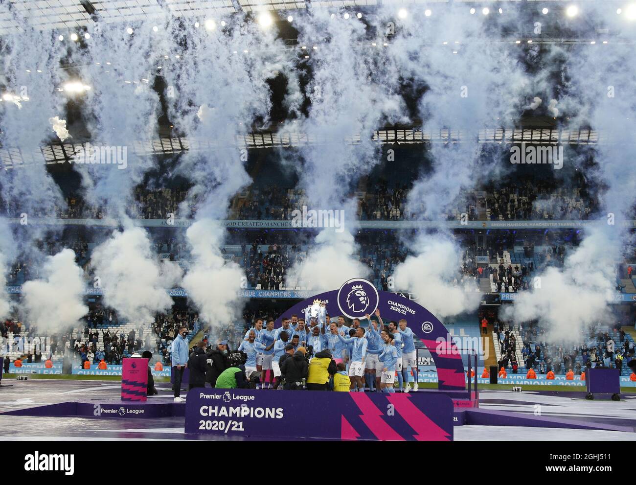 Premier league trophy 2021 england hi-res stock photography and images ...
