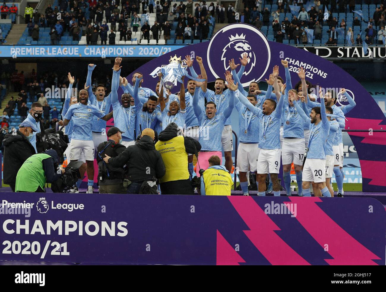 Premier league trophy 2021 england hi-res stock photography and images ...