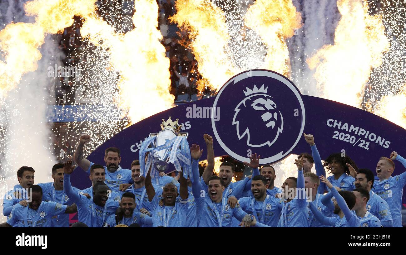 Premier league trophy 2021 england hi-res stock photography and images ...