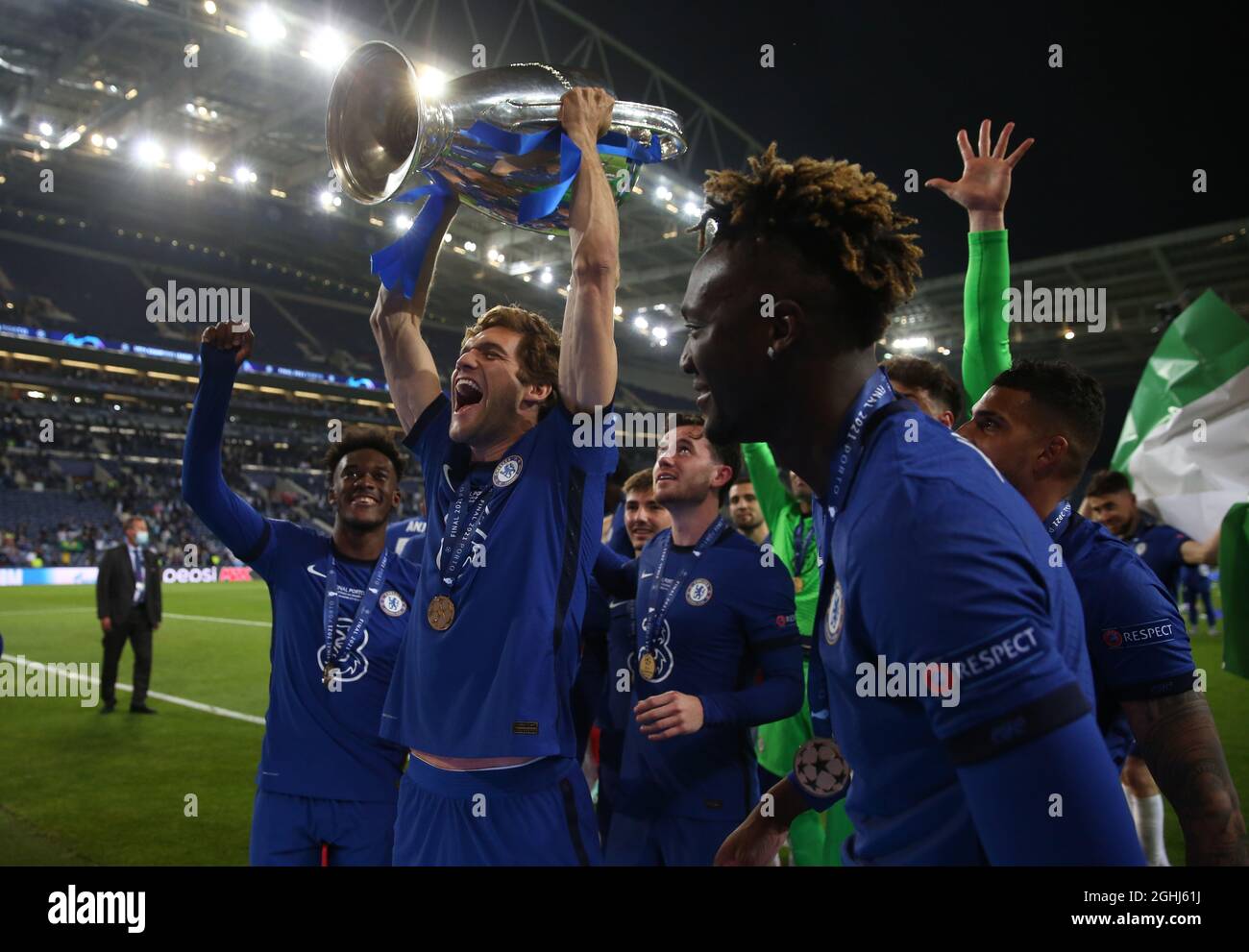 Marcos alonso chelsea trophy hi-res stock photography and images - Alamy