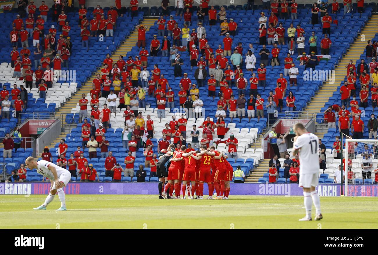 Welsh football fans hi-res stock photography and images - Alamy