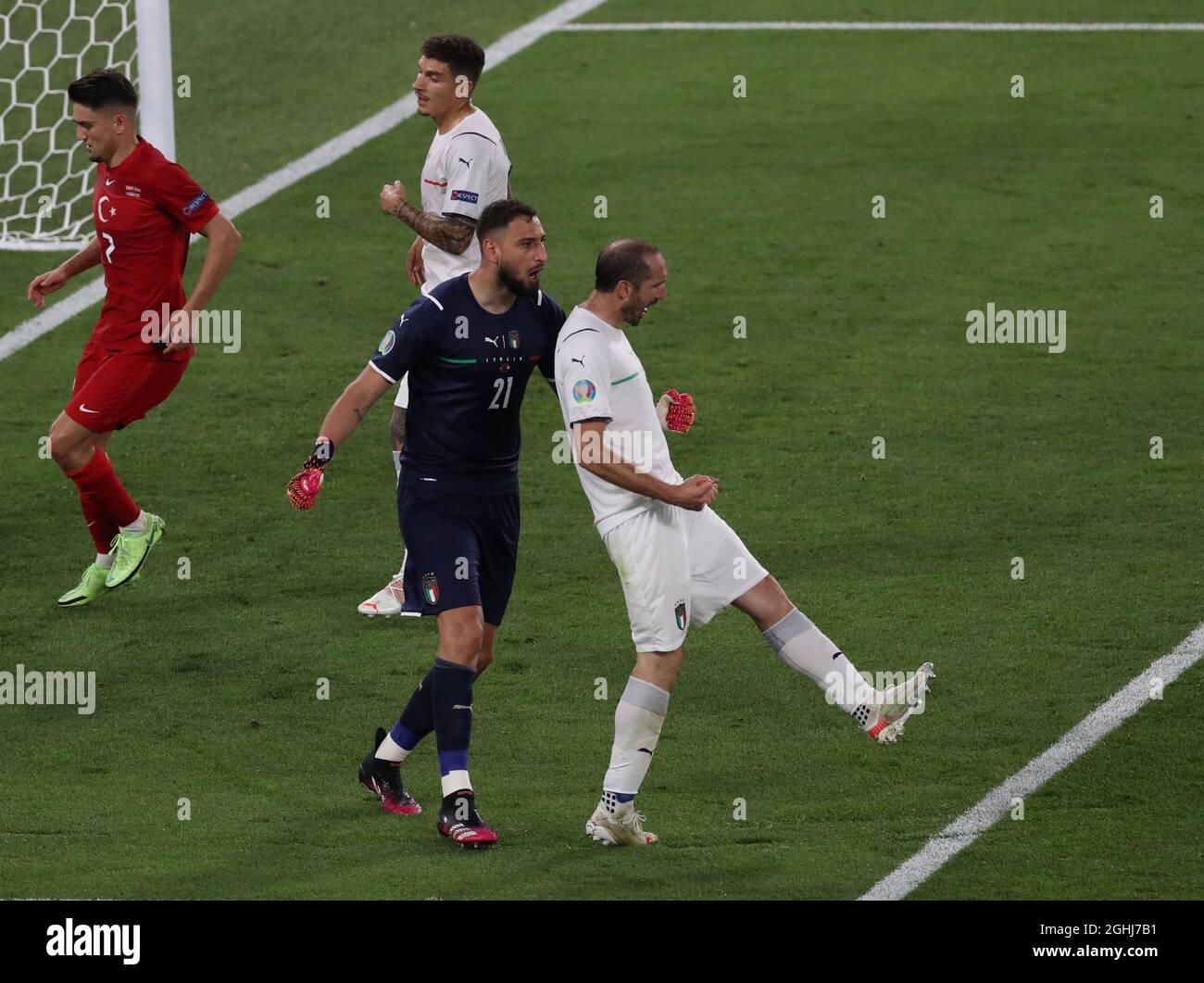 Giorgio chiellini celebrates his goal hi-res stock photography and ...