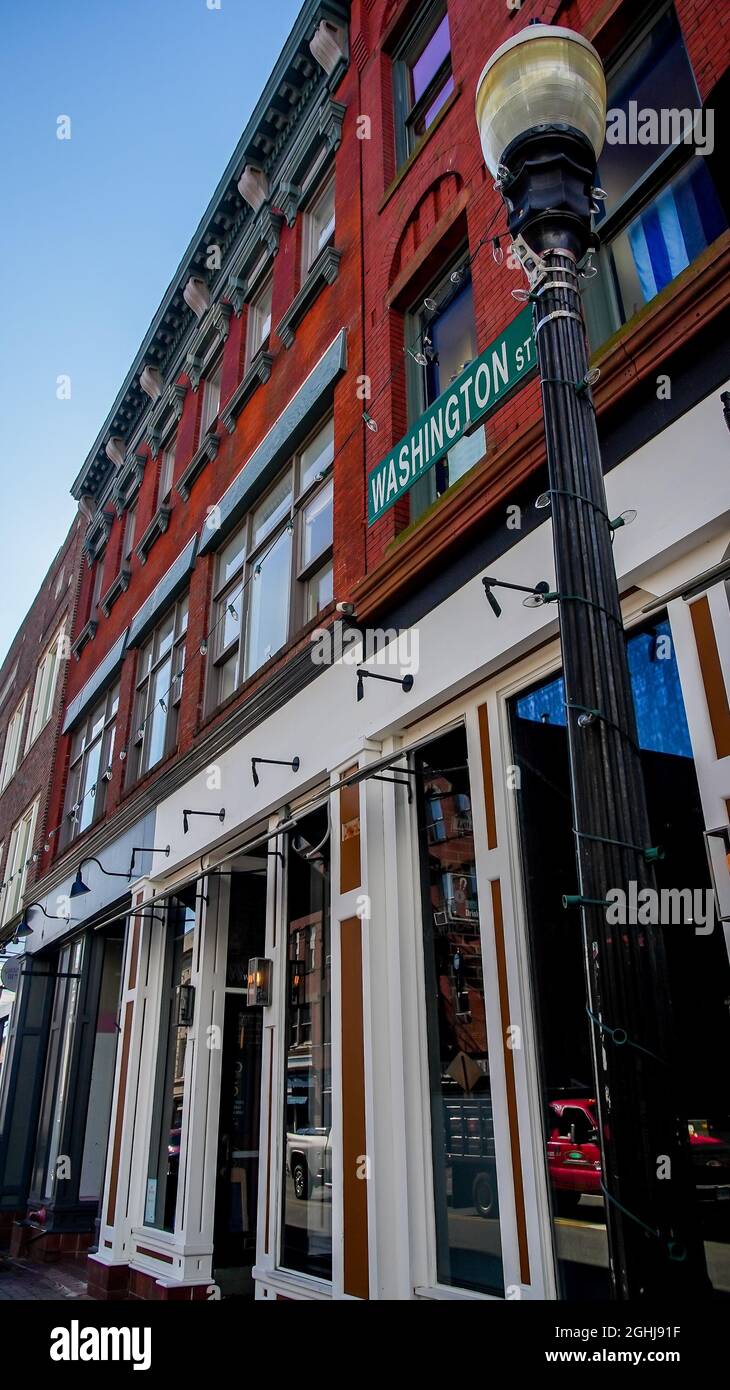 NORWALK, CT, USA - SEPTEMBER 2, 2021: Washington street sign in ...