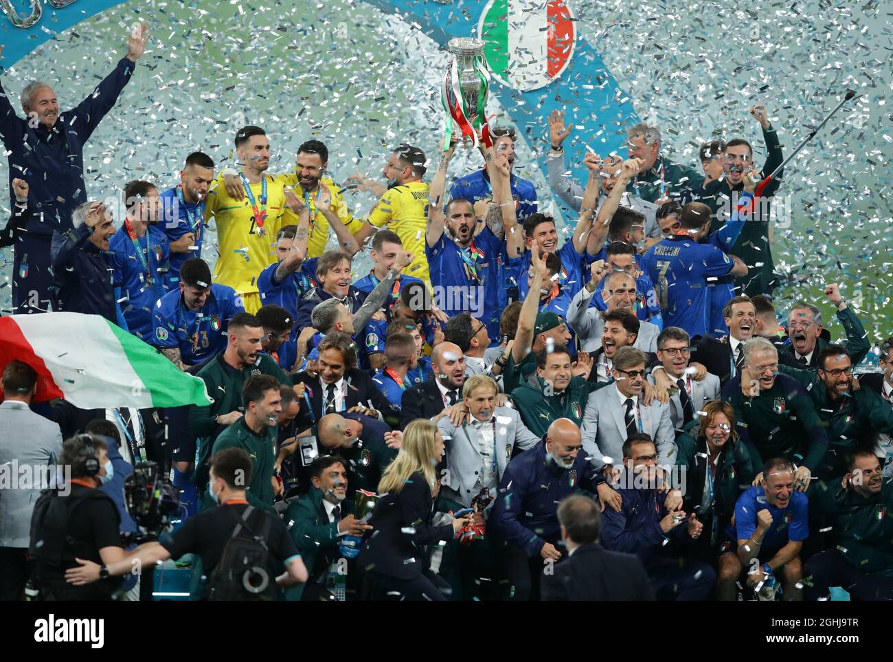 London, England, 11th July 2021. Italy celebrate winning the trophy ...