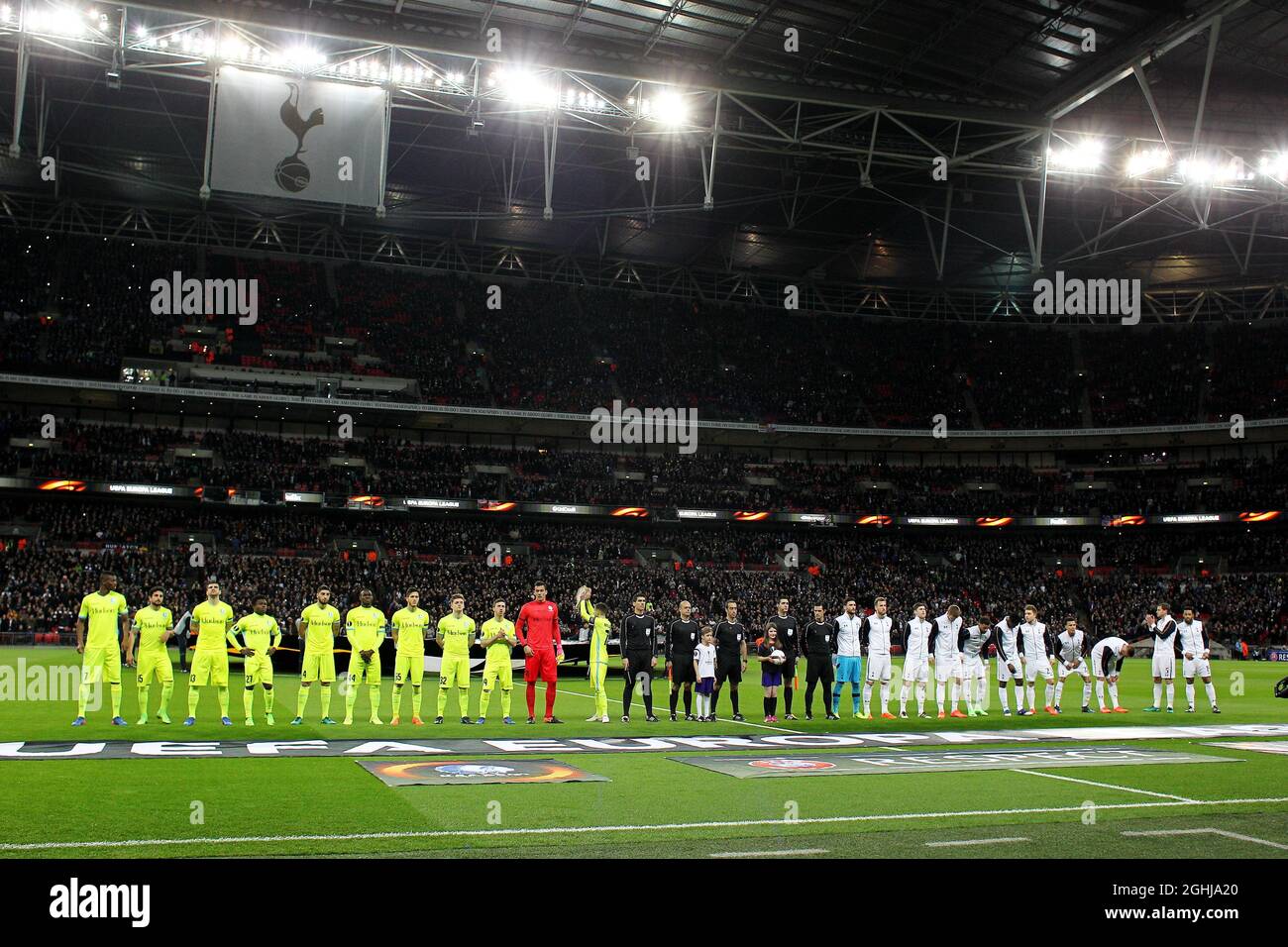 Line ups hi-res stock photography and images - Alamy