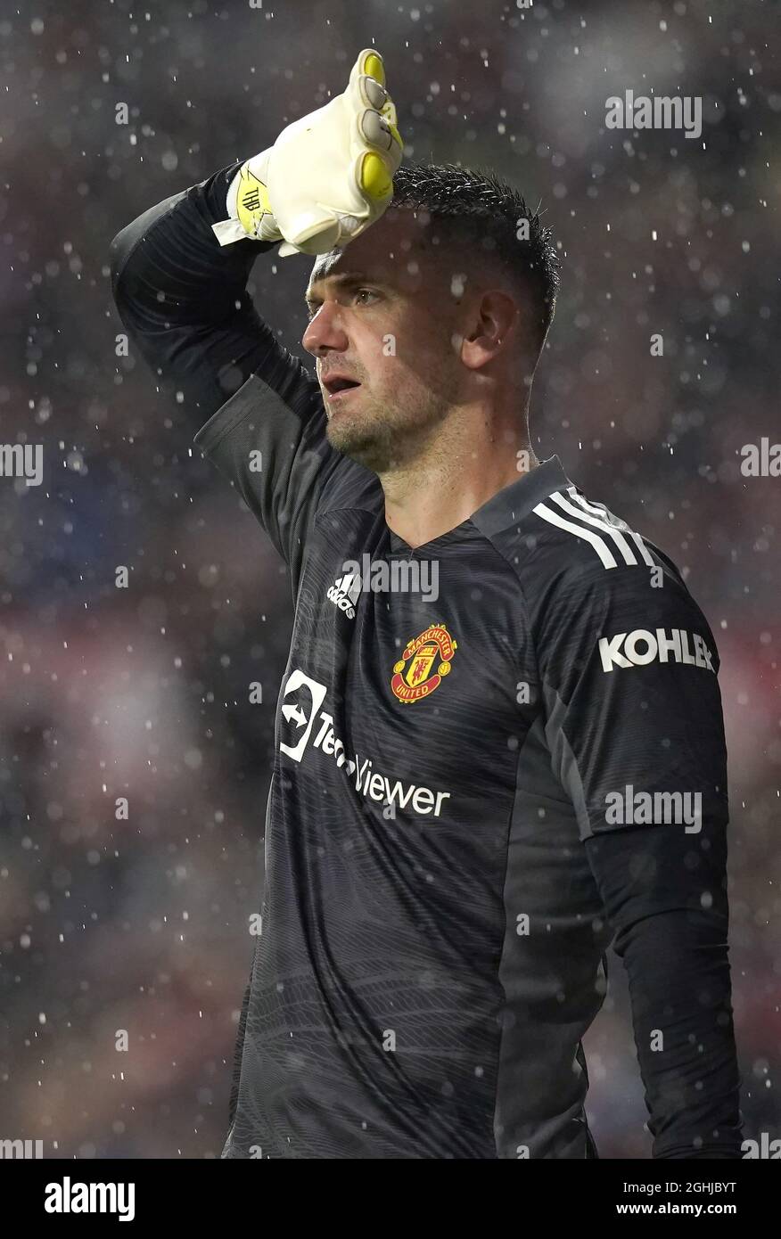 Tom heaton manchester united 2021 hi-res stock photography and images ...
