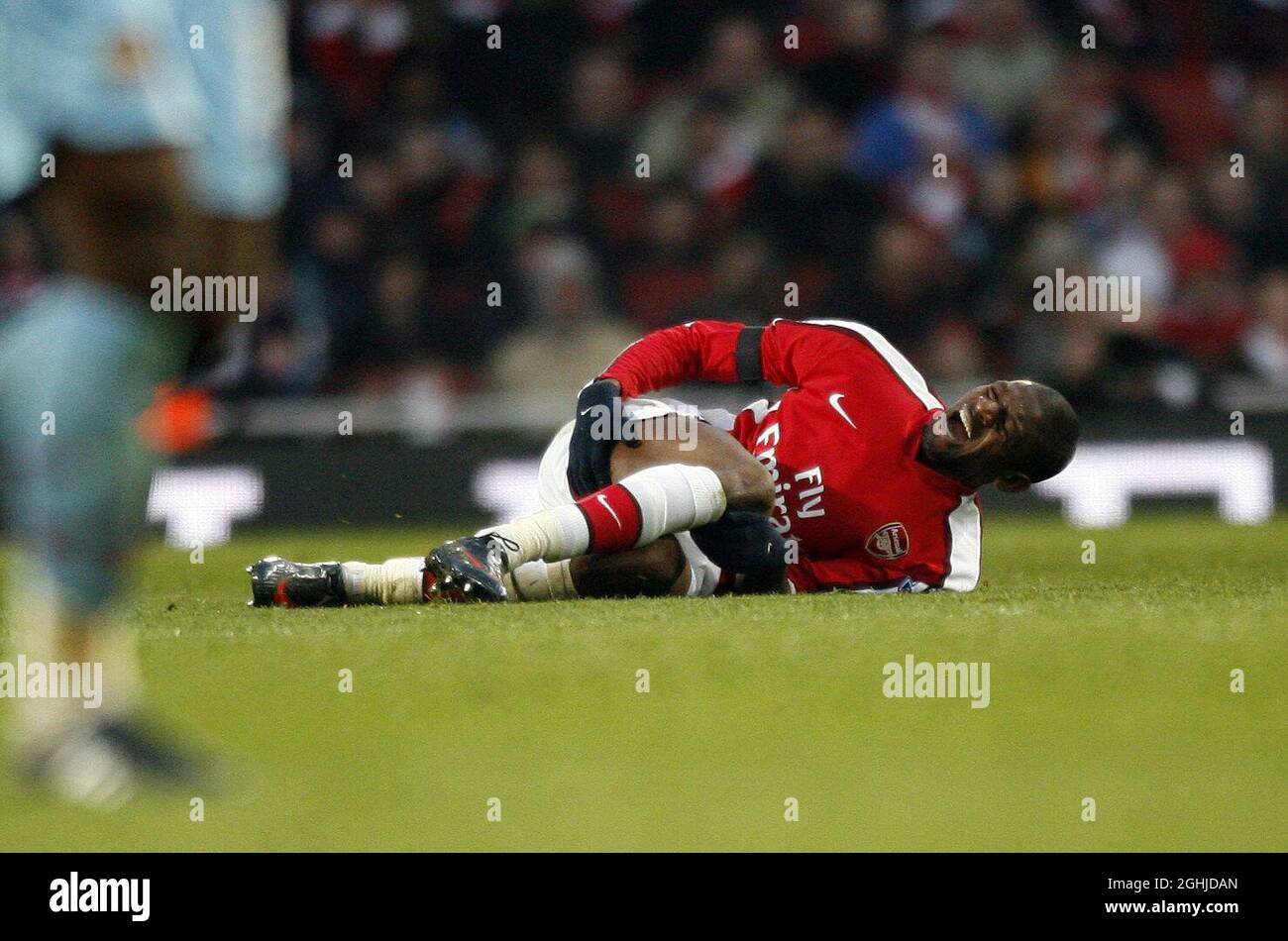 Abou diaby injury hi-res stock photography and images - Alamy