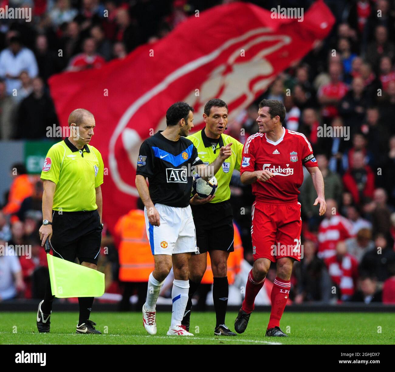 Footballers and referee hi-res stock photography and images - Alamy