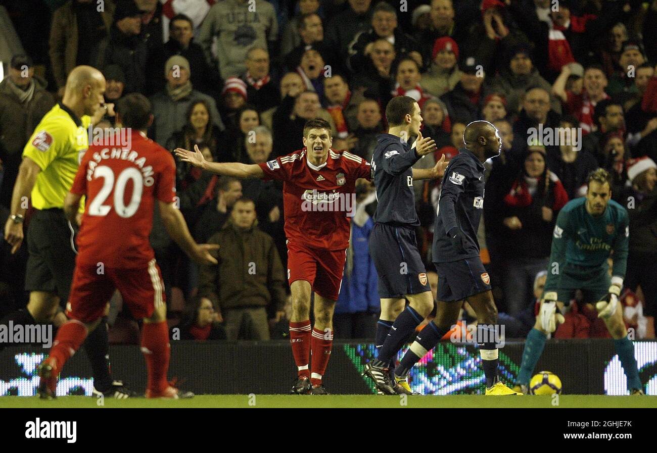 Liverpool player tackle hi-res stock photography and images - Alamy