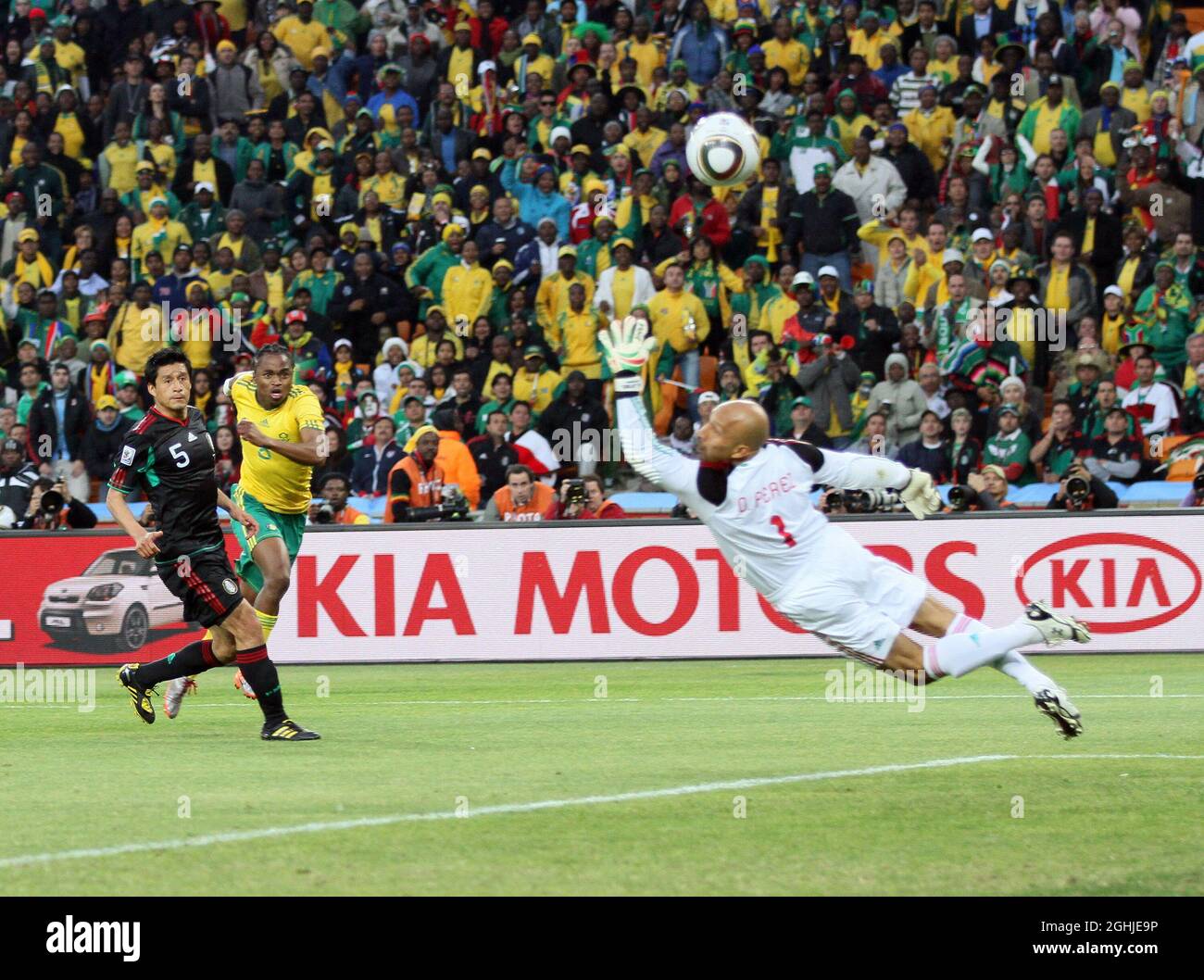 Siphiwe tshabalala goal hi-res stock photography and images - Alamy