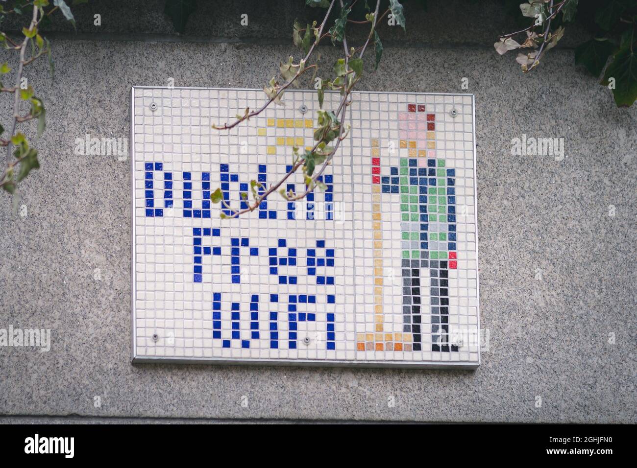 Sign wall dublin hi-res stock photography and images - Alamy