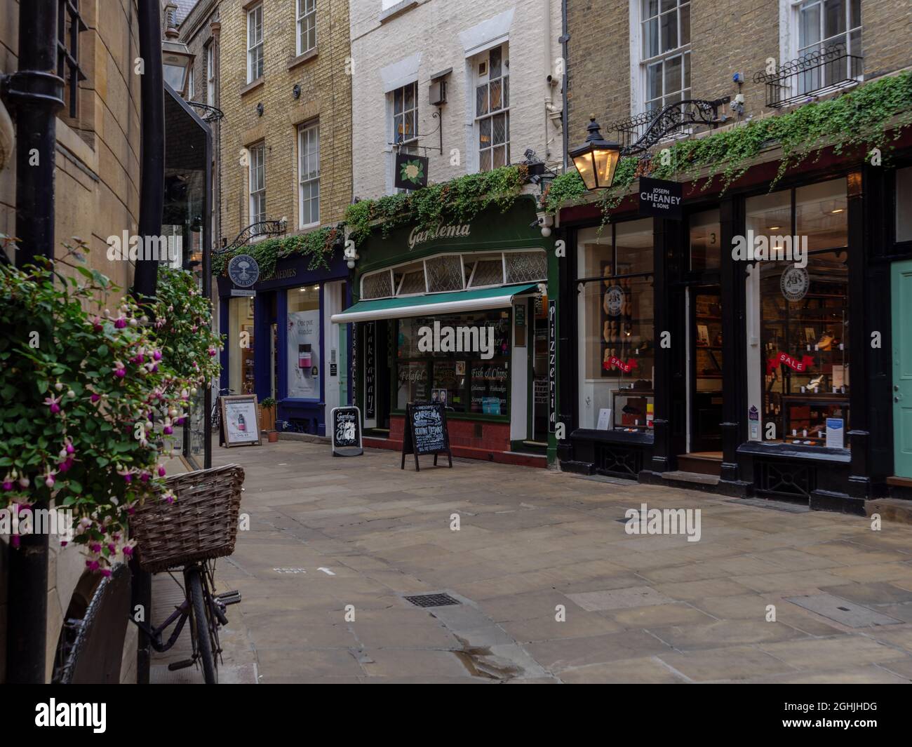Cambridge corner hi-res stock photography and images - Alamy