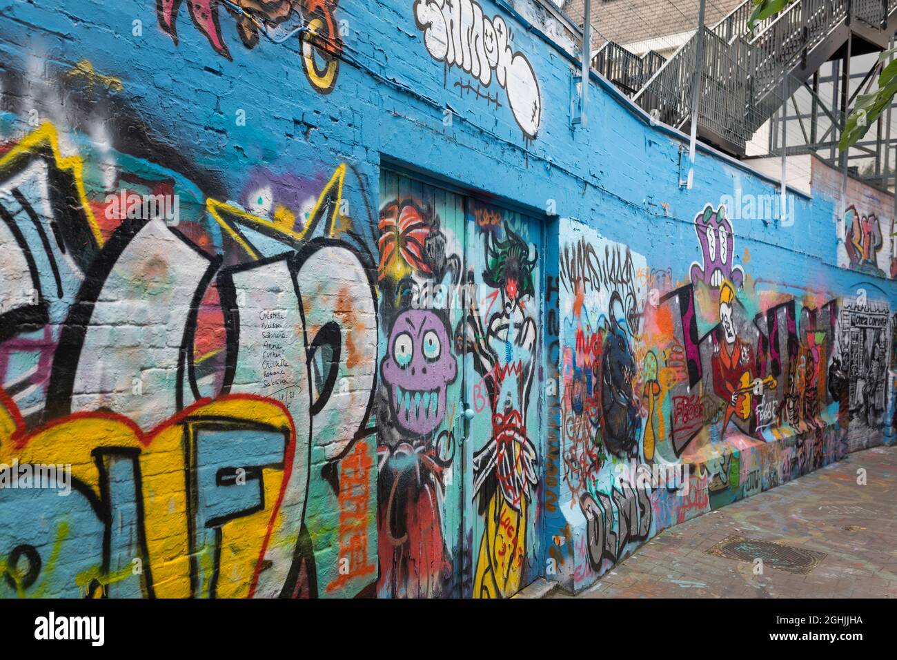 Inner city street graffiti in hi-res stock photography and images - Alamy