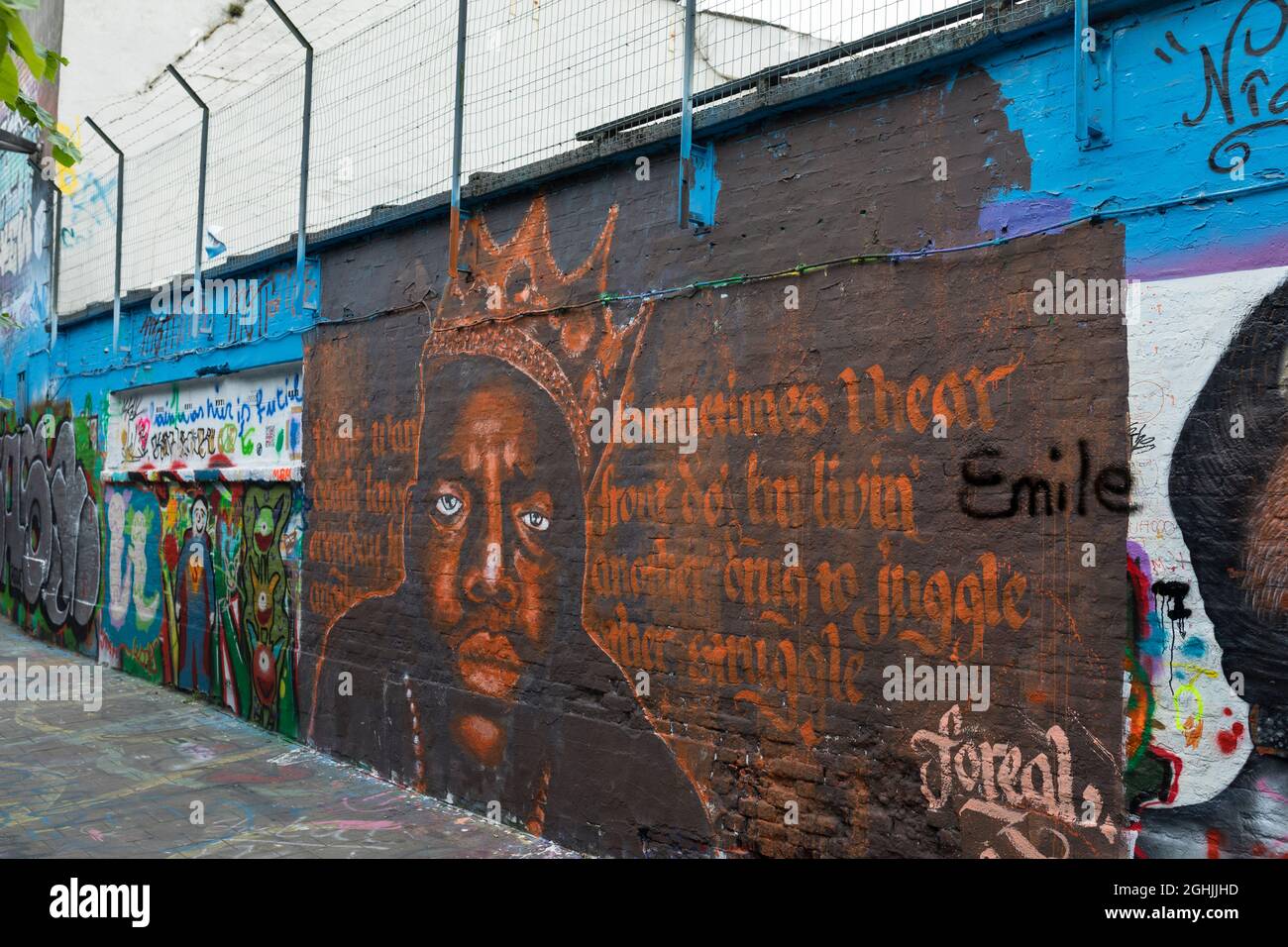 Inner city street graffiti in hi-res stock photography and images - Alamy