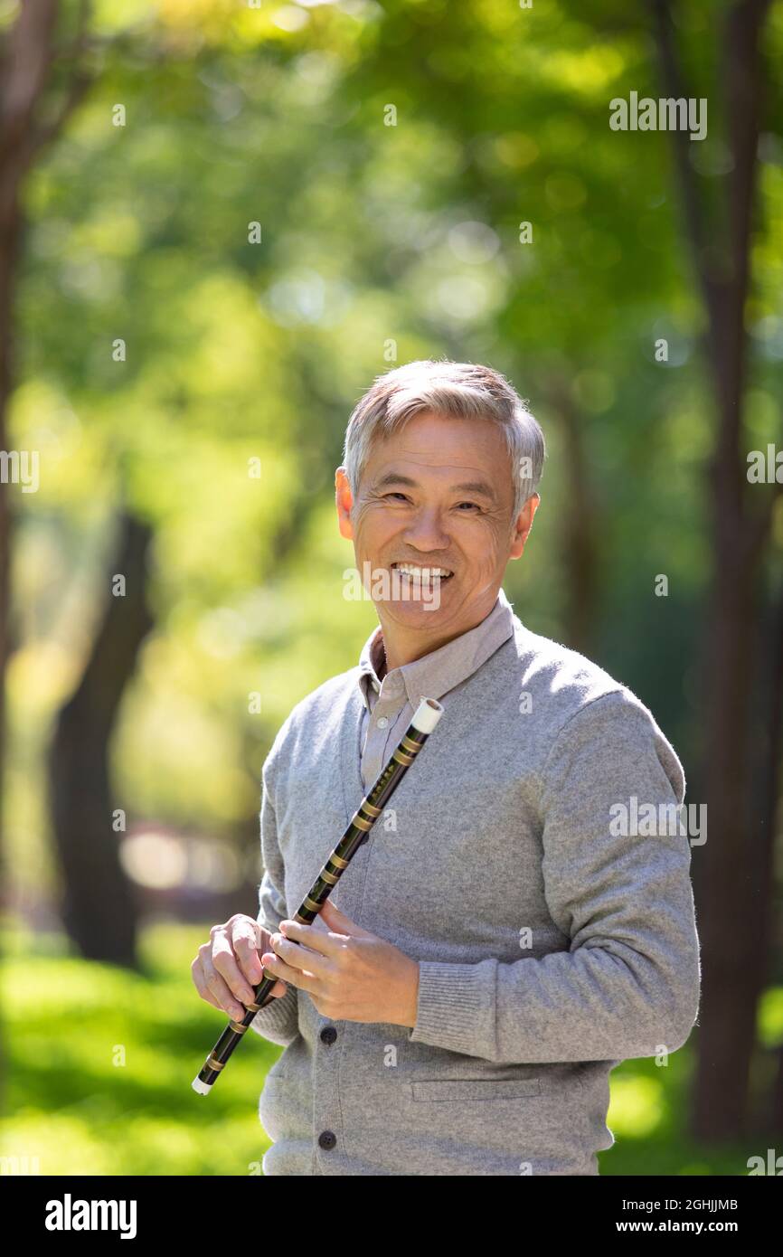 Chinese musician playing flute hi-res stock photography and images - Alamy
