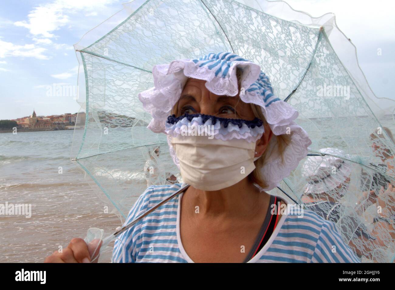 Women bathing caps hi-res stock photography and images - Alamy