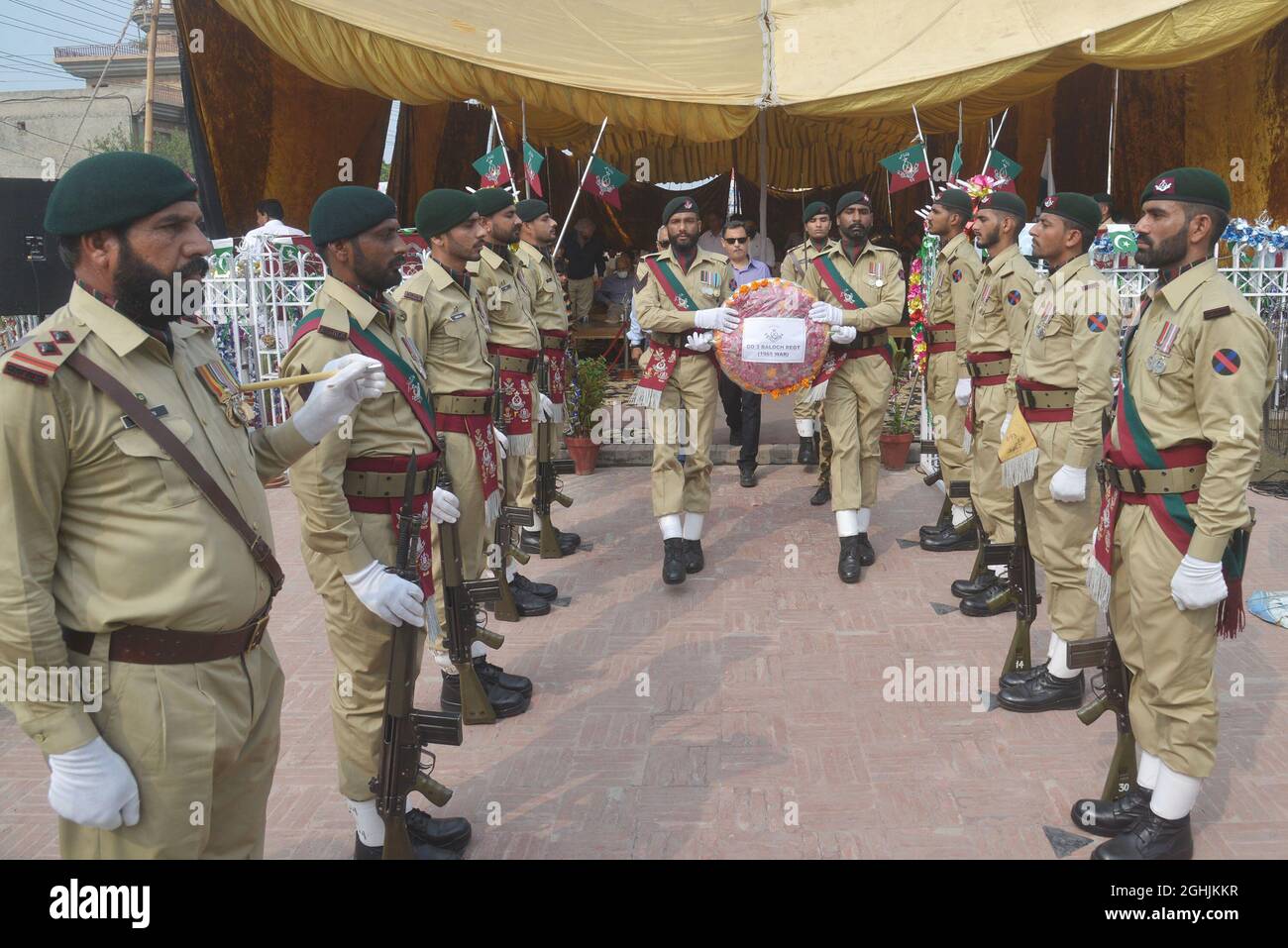 Lahore, Pakistan. 06th Sep, 2021. Pakistan army soldiers, traders and ...