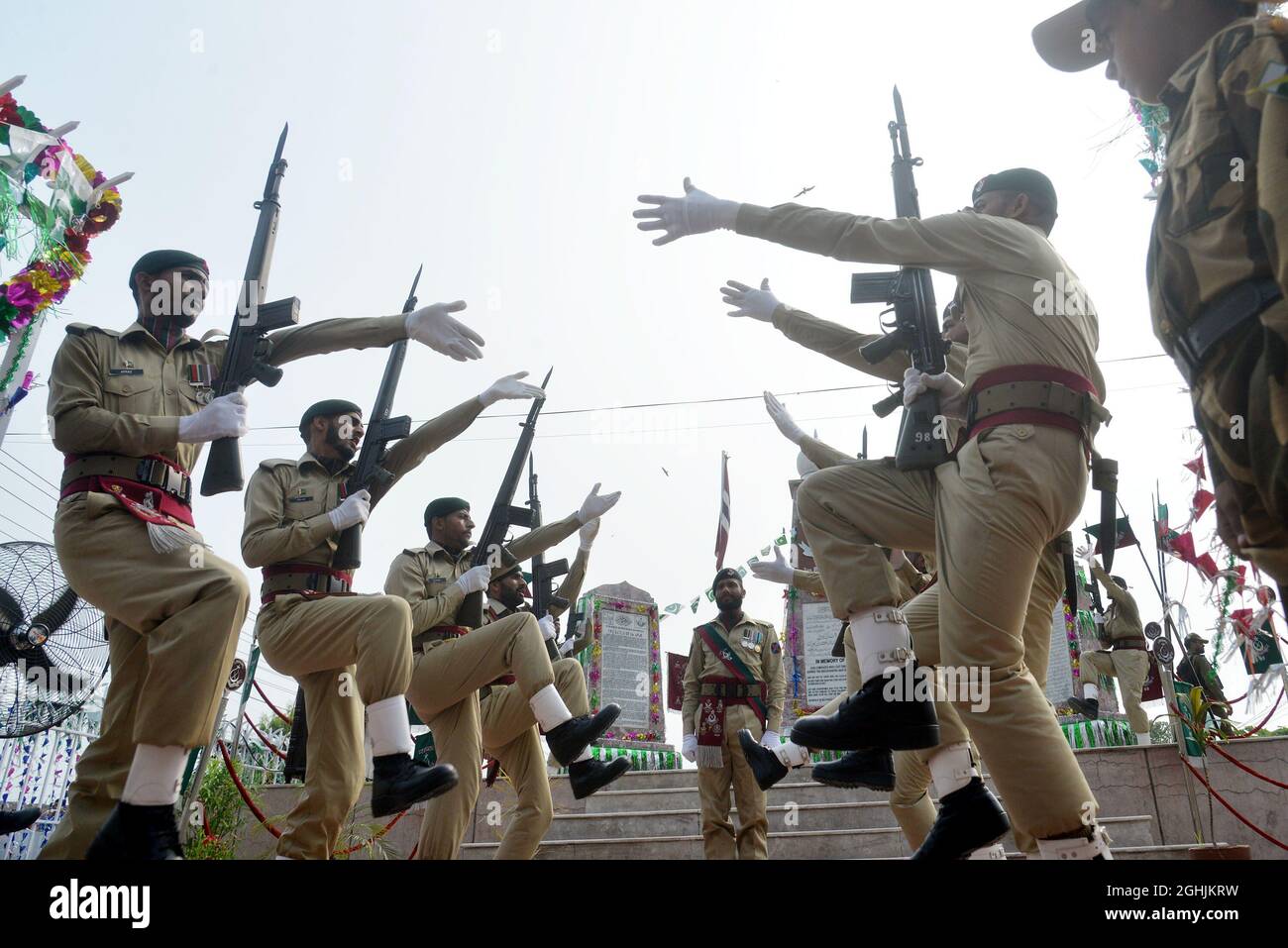 Lahore, Pakistan. 06th Sep, 2021. Pakistan army soldiers, traders and ...