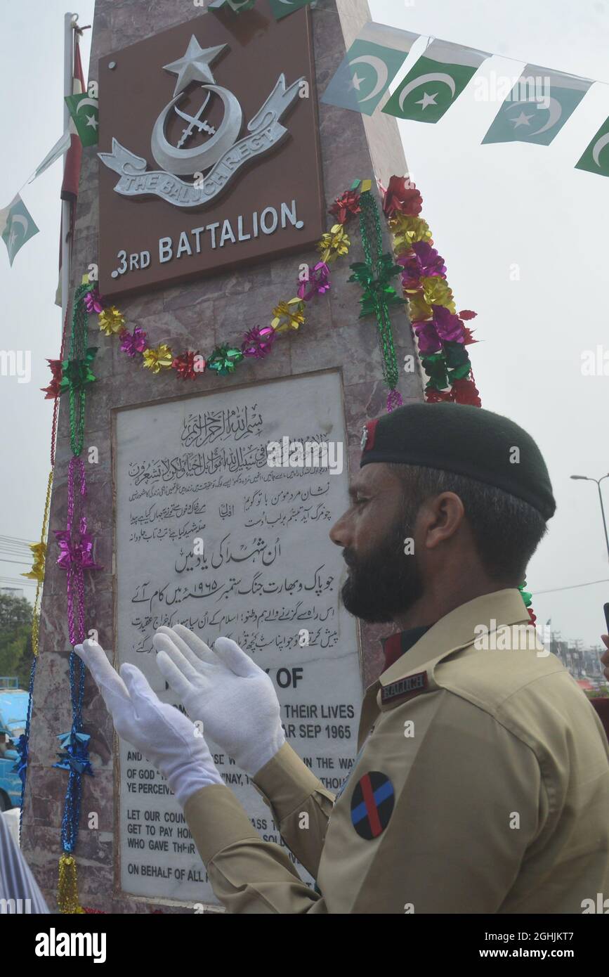 Lahore, Pakistan. 06th Sep, 2021. Pakistan army soldiers, traders and ...