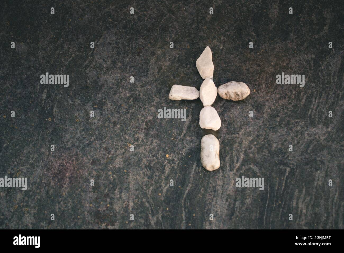 Metal cross on grave hi-res stock photography and images - Alamy