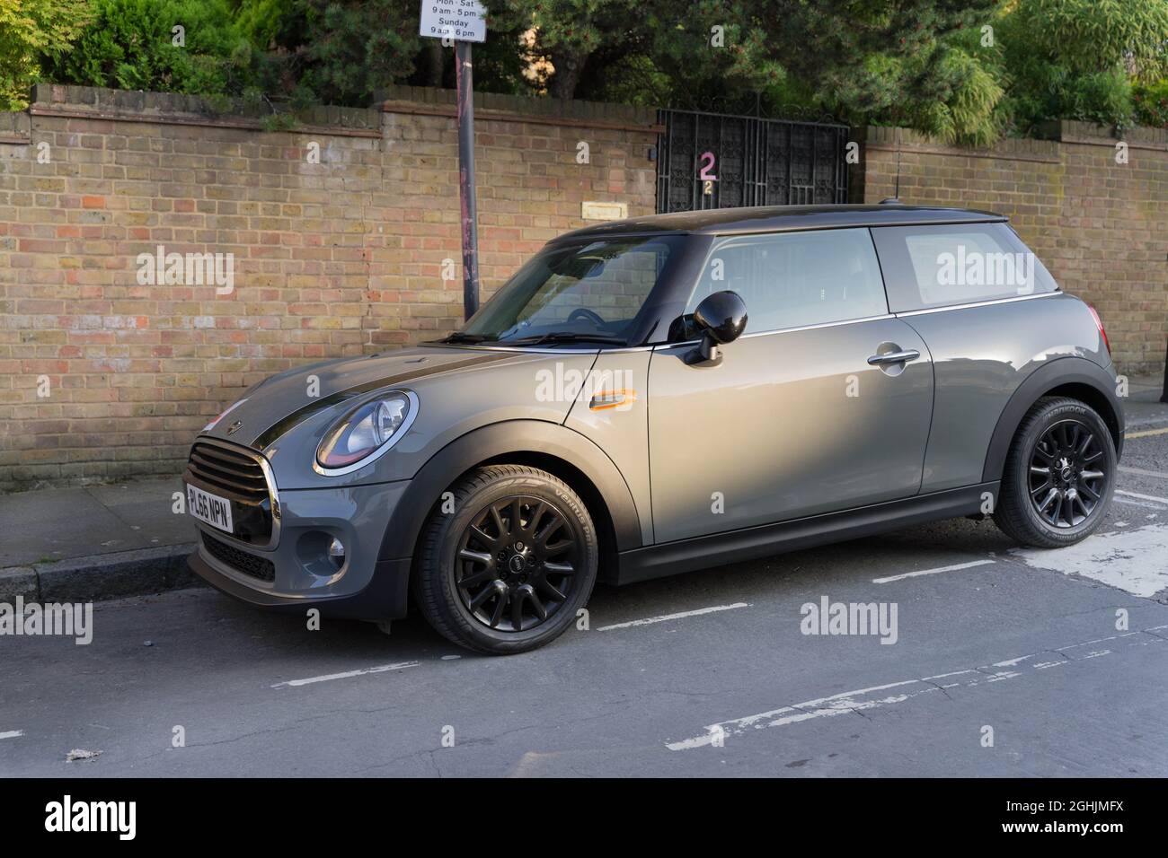 Grey mini cooper hi-res stock photography and images - Alamy