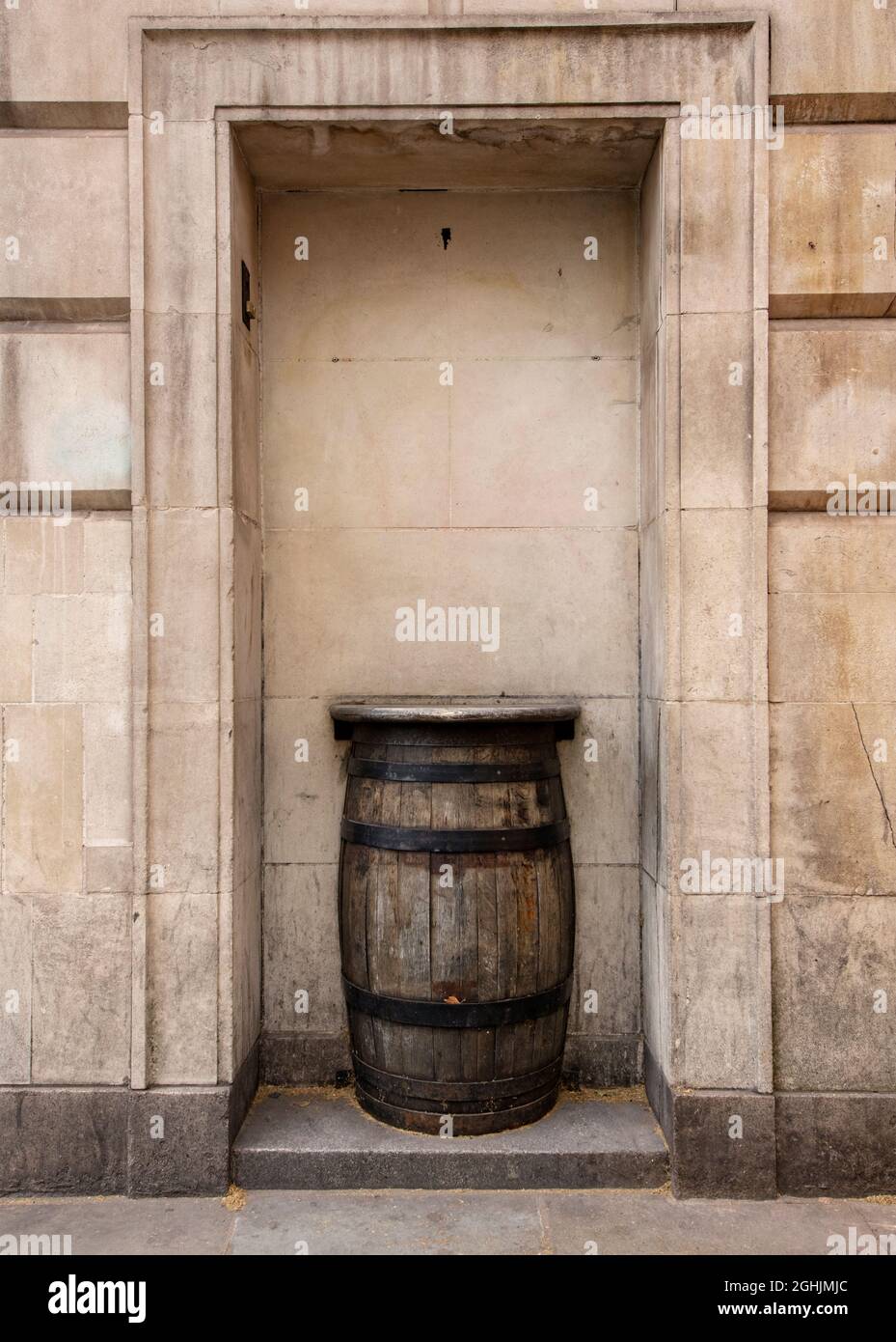 Set ito wall hi-res stock photography and images - Alamy