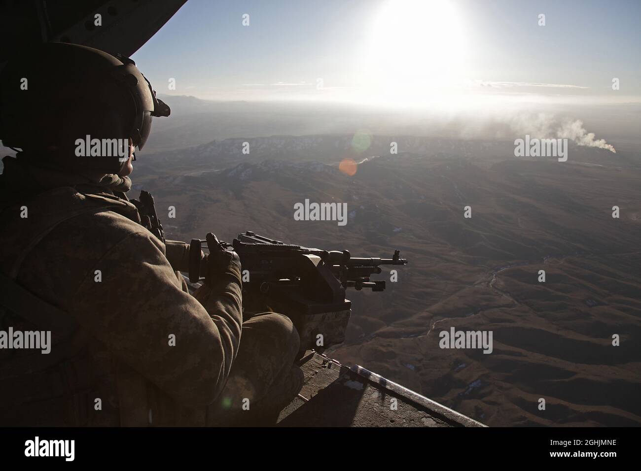 A CH-47 Chinook crew chief pulls security from the ramp of the ...