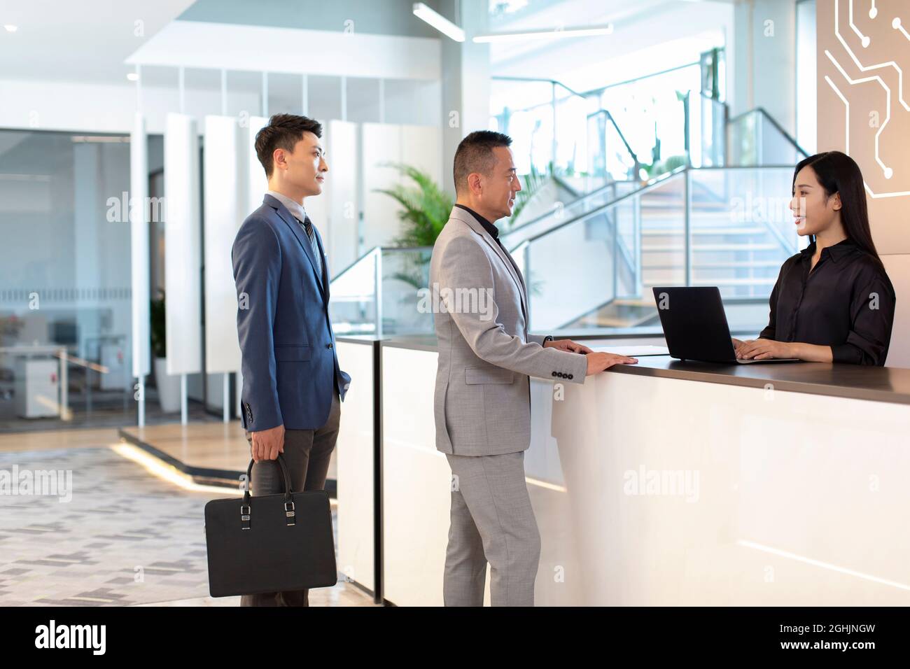 Manager talking receptionist hi-res stock photography and images - Alamy
