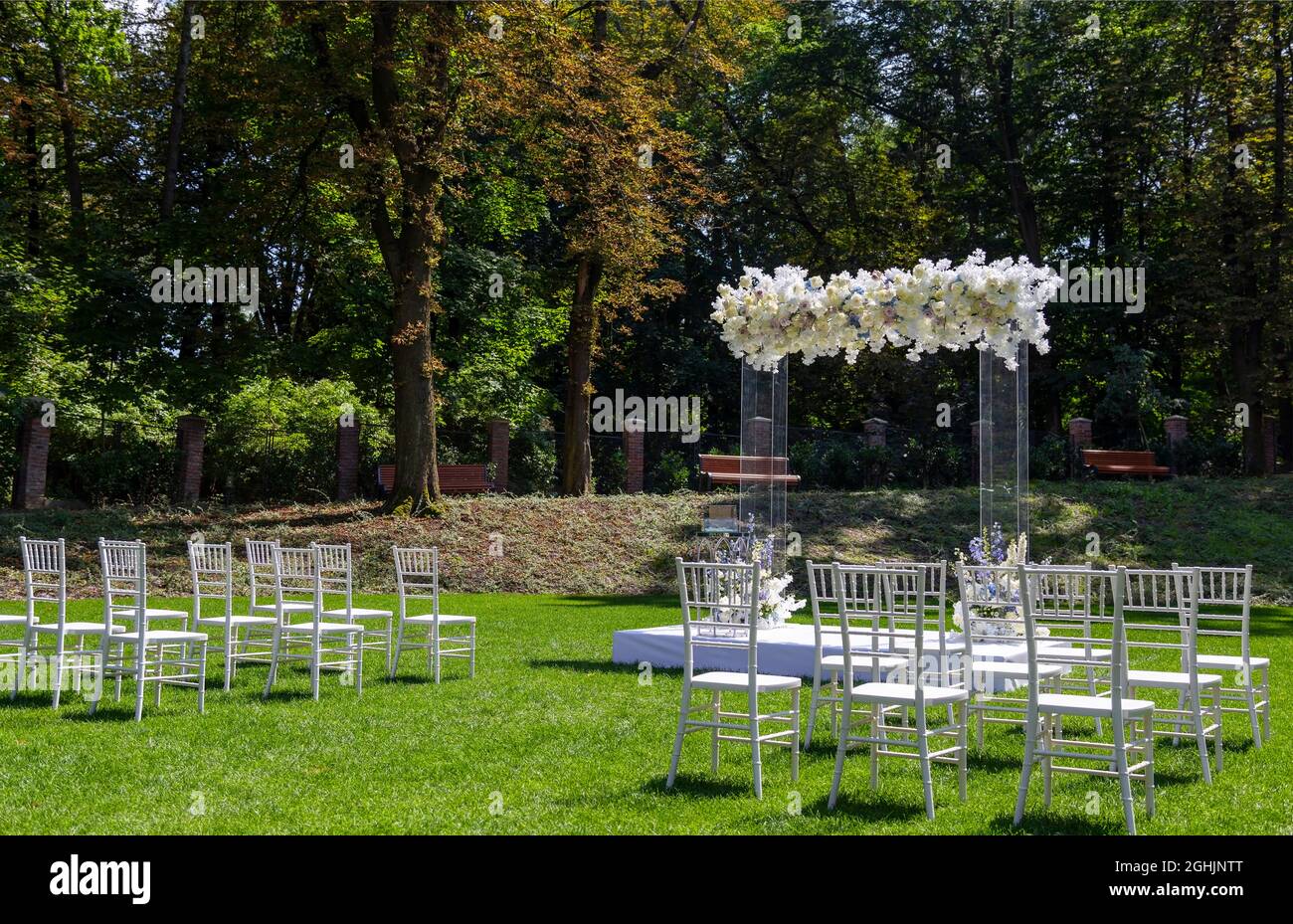 Traditional wedding chair hi-res stock photography and images - Alamy