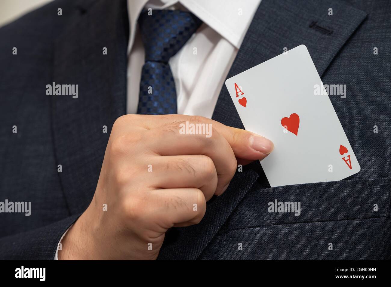 Hand holding a business card hi-res stock photography and images - Alamy