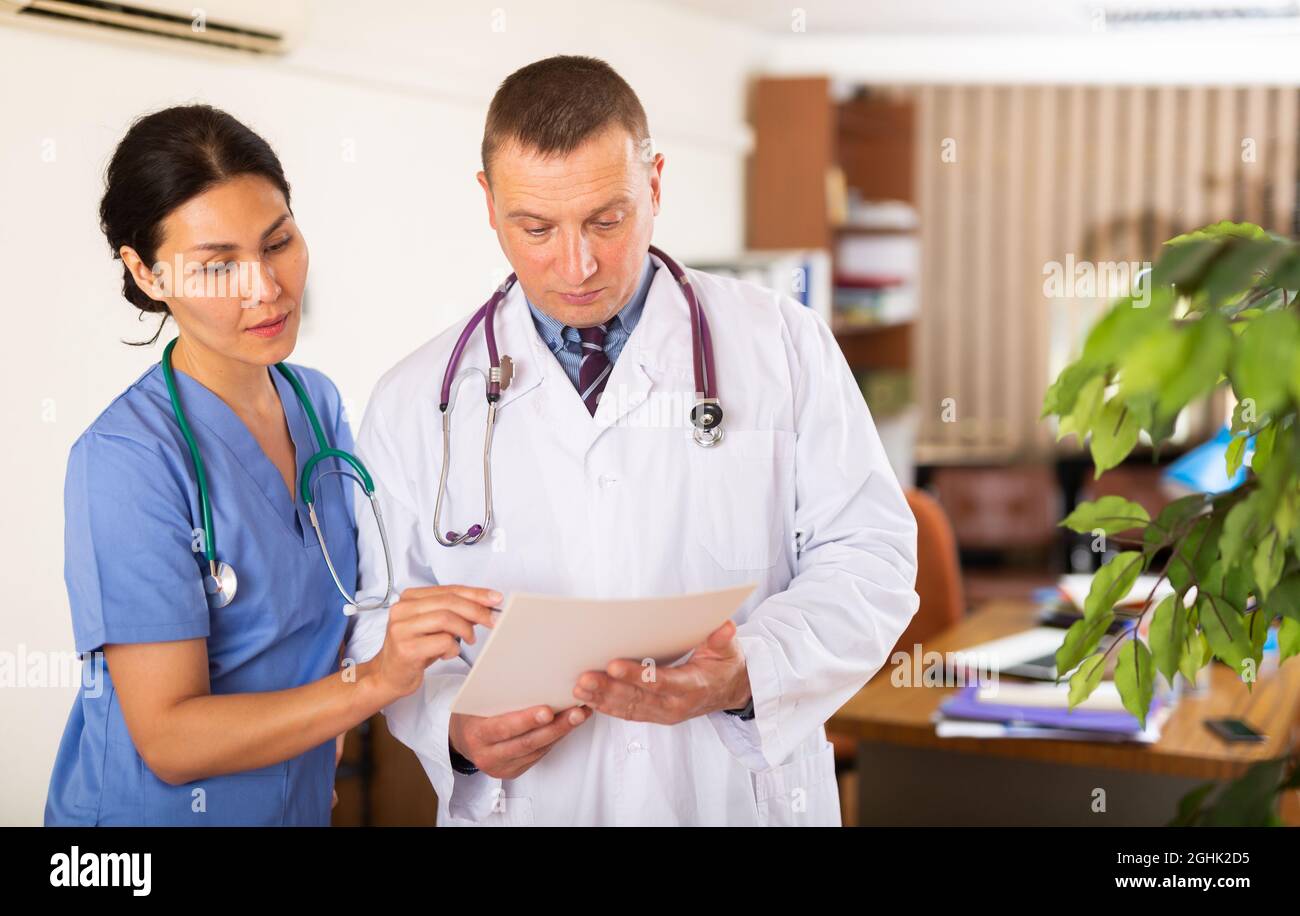 Two fellow doctors discussing of clinical diagnosis of patient Stock ...