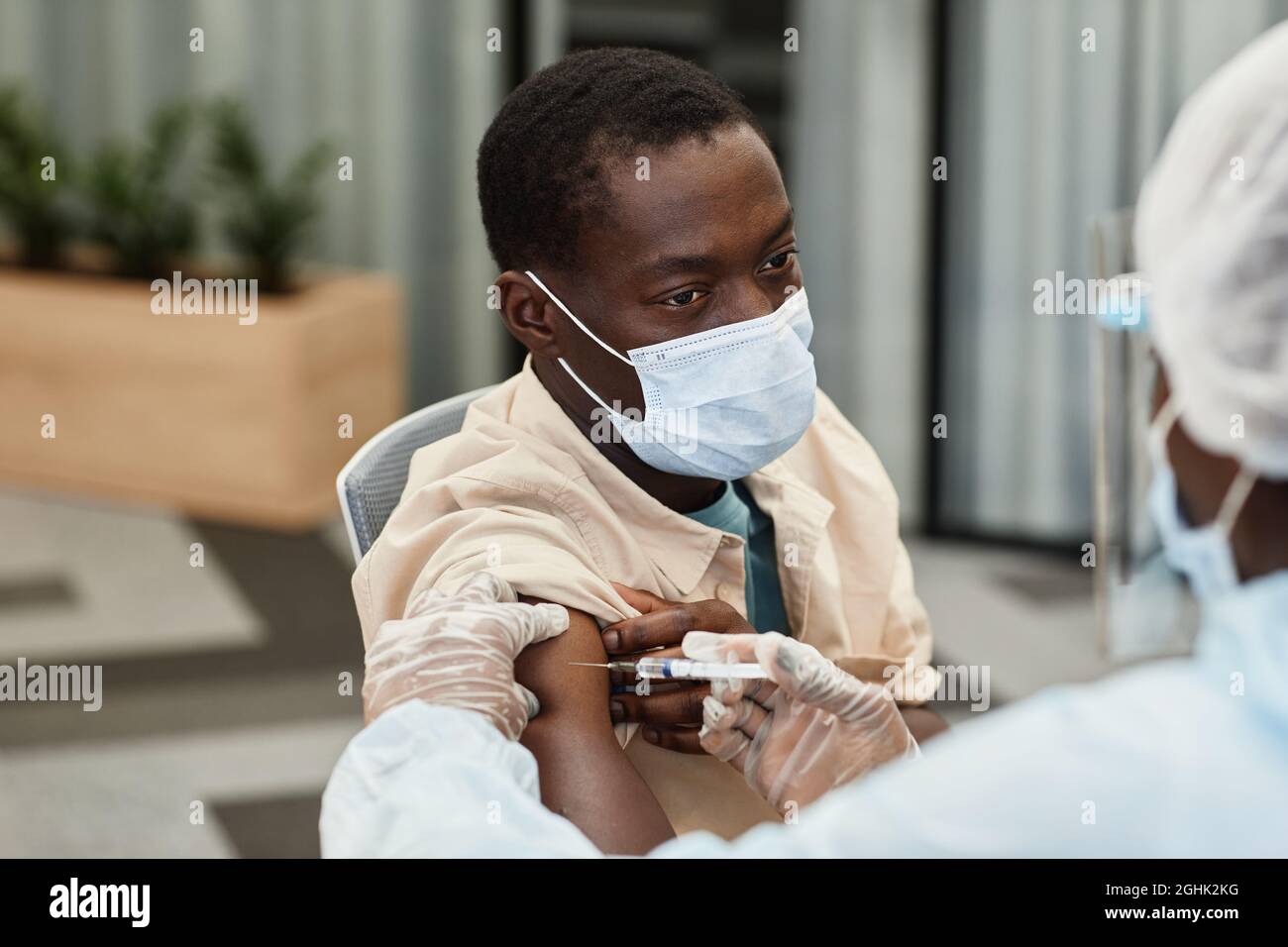 Vaccine healthcare black man hi-res stock photography and images - Alamy