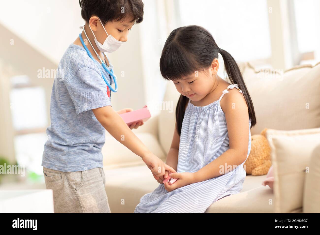 Brother sister playing doctor hi-res stock photography and images - Alamy
