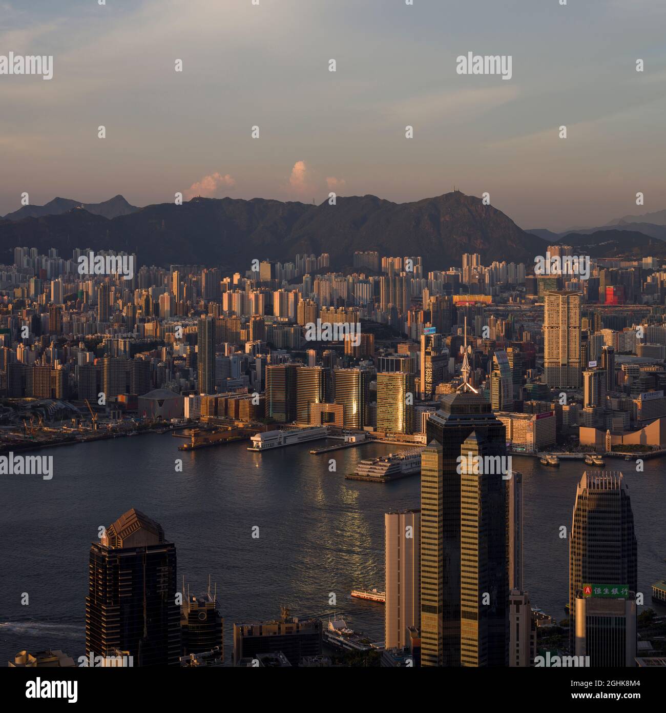 Skycrasper hi-res stock photography and images - Alamy