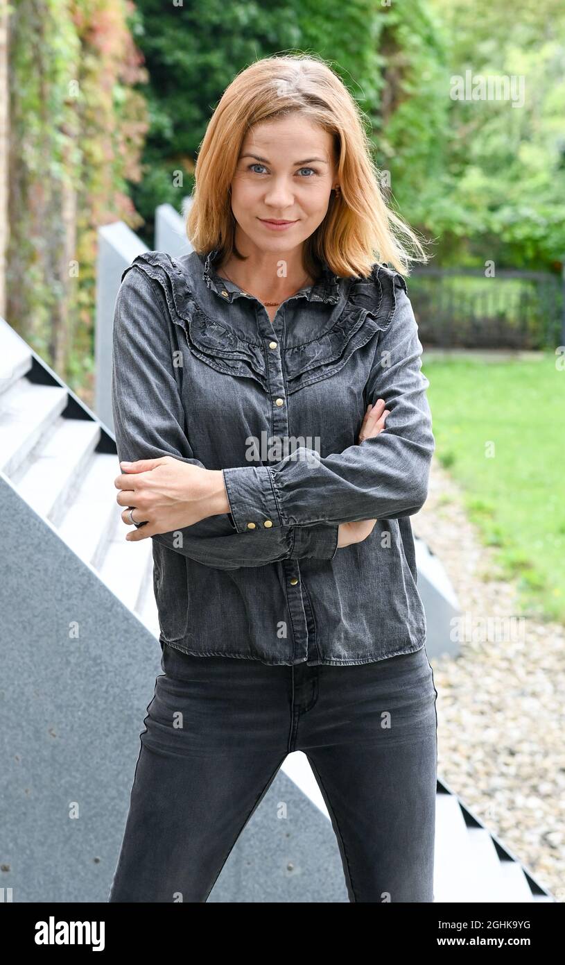Jessica ginkel hi-res stock photography and images - Alamy
