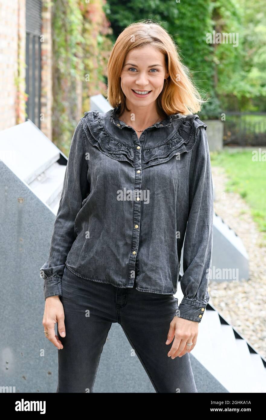 Berlin, Germany. 31st Aug, 2021. Actress Jessica Ginkel on a walk ...