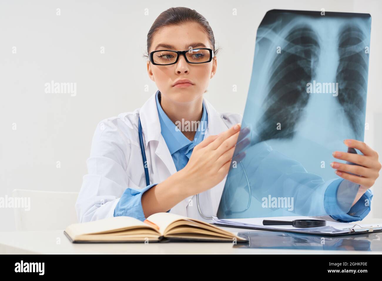doctor with x-ray lung diagnostics clinic treatment Stock Photo - Alamy