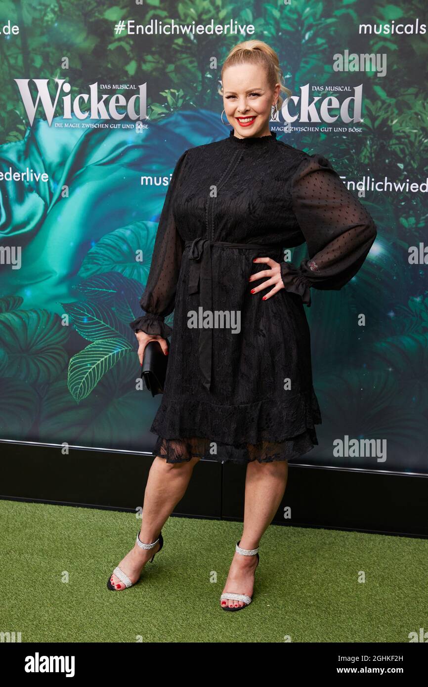 Hamburg, Germany. 05th Sep, 2021. Isabel Edvardsson, dancer, arrives at ...